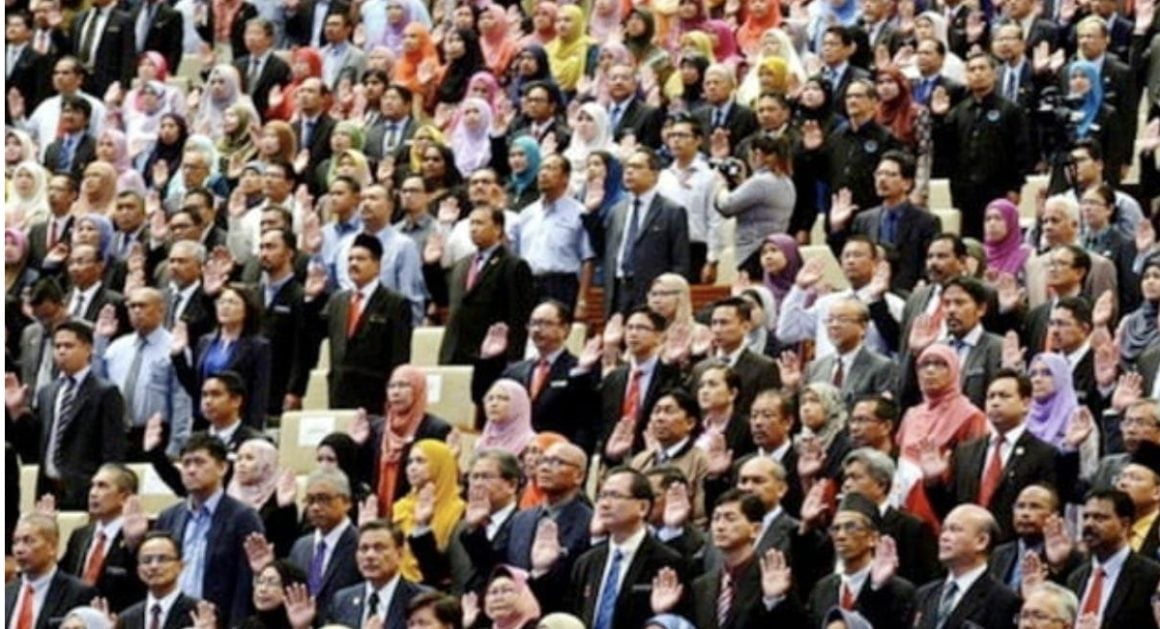 'Penjawat awam merupakan beban kepada negara' - kata pemimpin parti ...