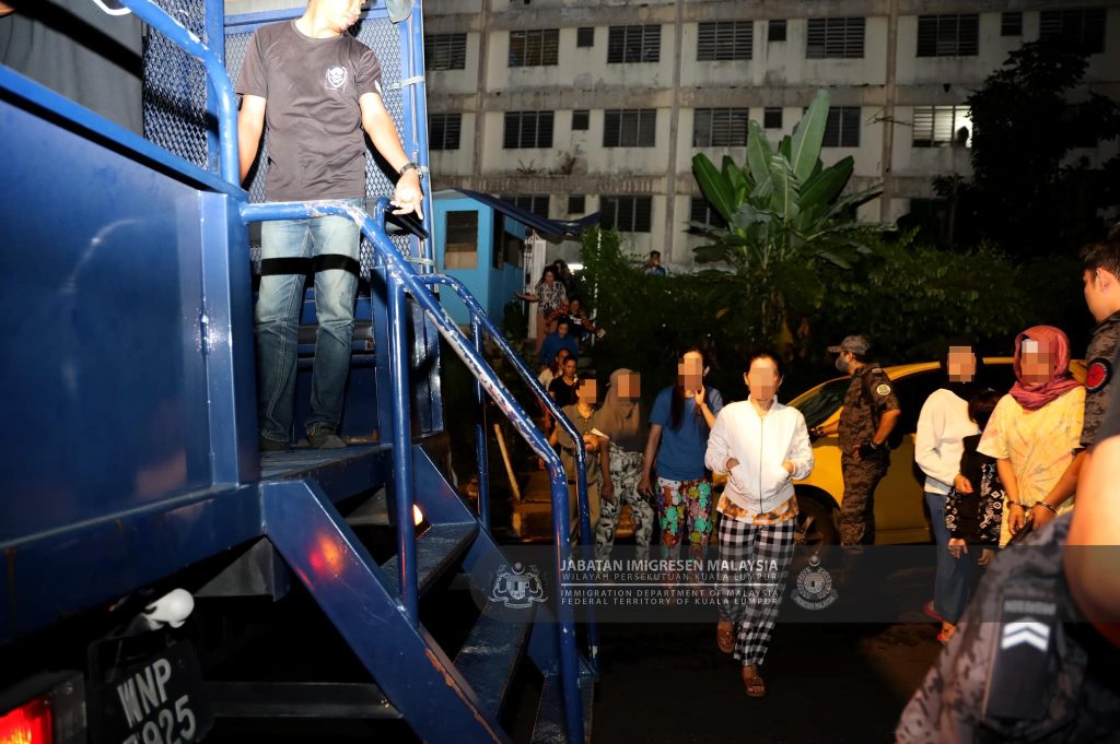 'Diorang selalu bising, mabuk, bergaduh, ludah sirih merata' - 425 PATI ditahan Imigresen ...