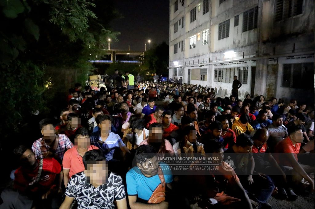 'Diorang selalu bising, mabuk, bergaduh, ludah sirih merata' - 425 PATI ditahan Imigresen ...