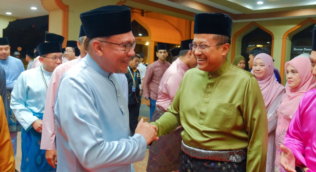 'Lepuk dengan sehelai kertas, bukan kayu' - Sanusi jelaskan dia hanya ...