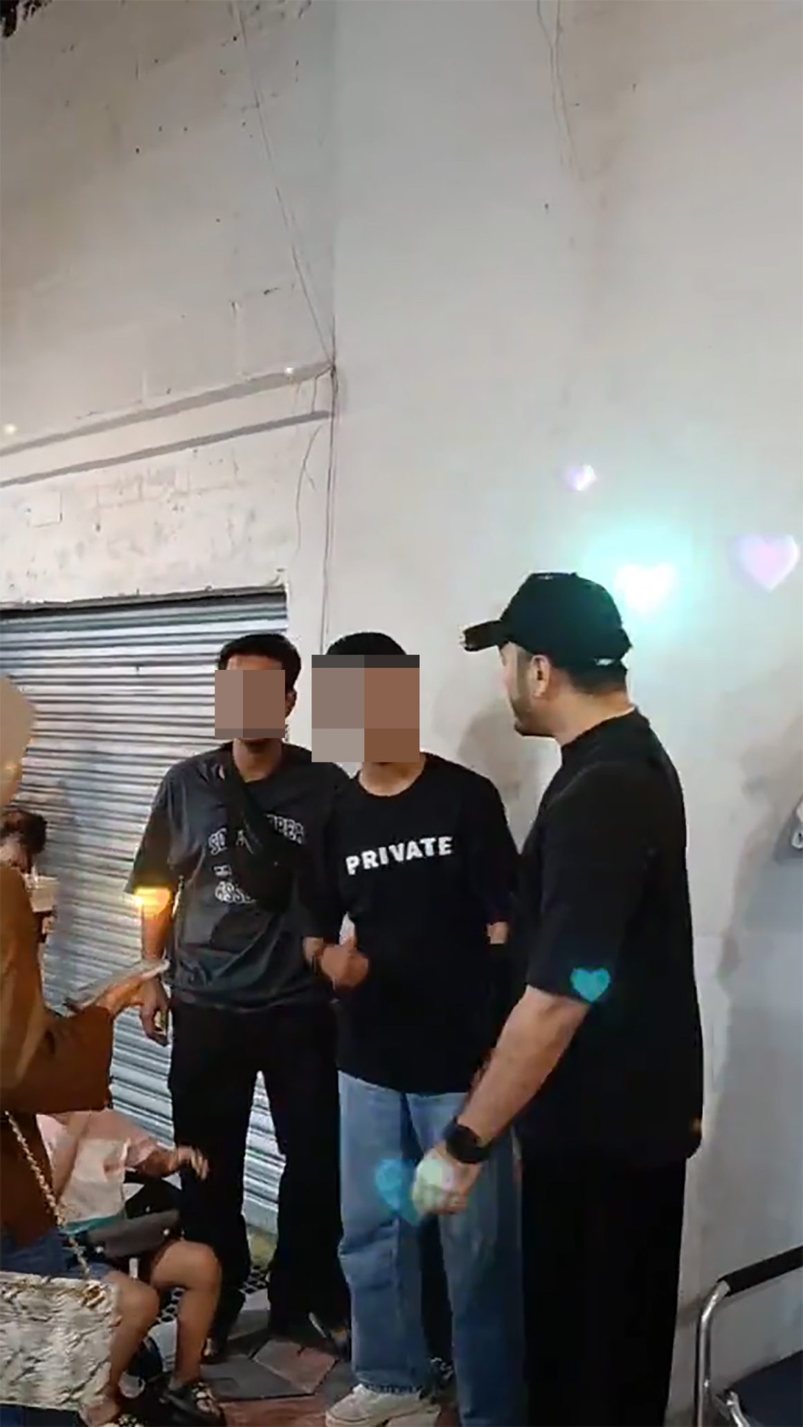 Tular gambar orang awam 'teruja' bergambar sakan dengan Hot Daddy? | The Reporter